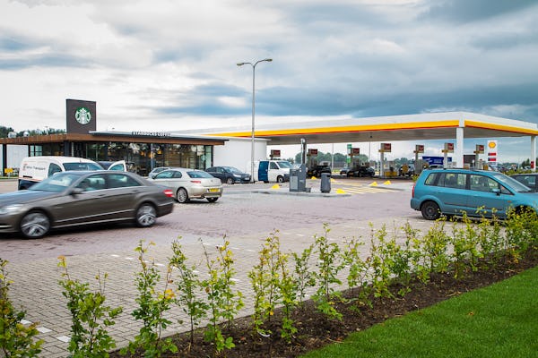 Eerste Starbucks bij Shell