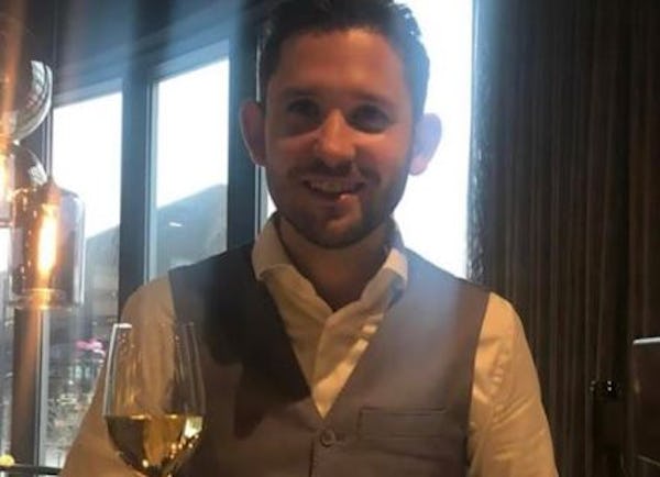 Bas van Beveren neemt in The Millèn* stokje over van sommelier Wendy Elsink