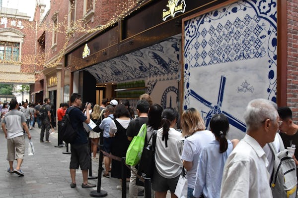 Royal Patat Shanghai weer open: 'Maar het is niet best'