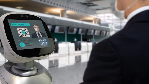 Robot Temi scant QR-code in horeca