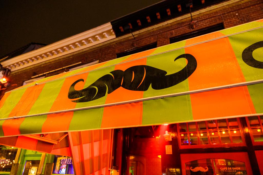 Café de Snor heeft 40 eigenaren: wat is hun verdienmodel?