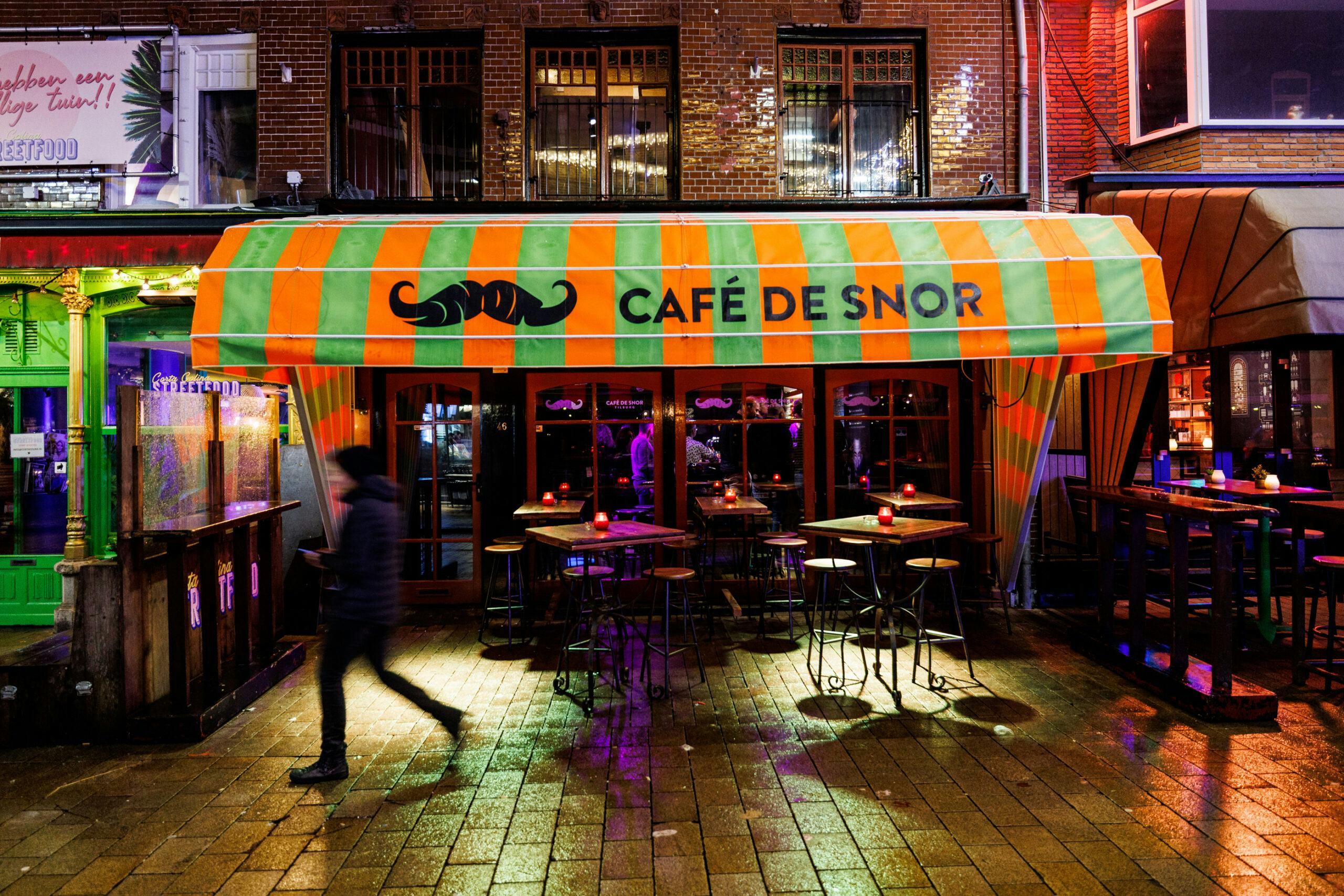 Café de Snor heeft 40 eigenaren: wat is hun verdienmodel?