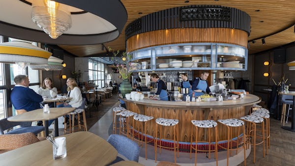 Bekende Rotterdamse ondernemers openen River Bar