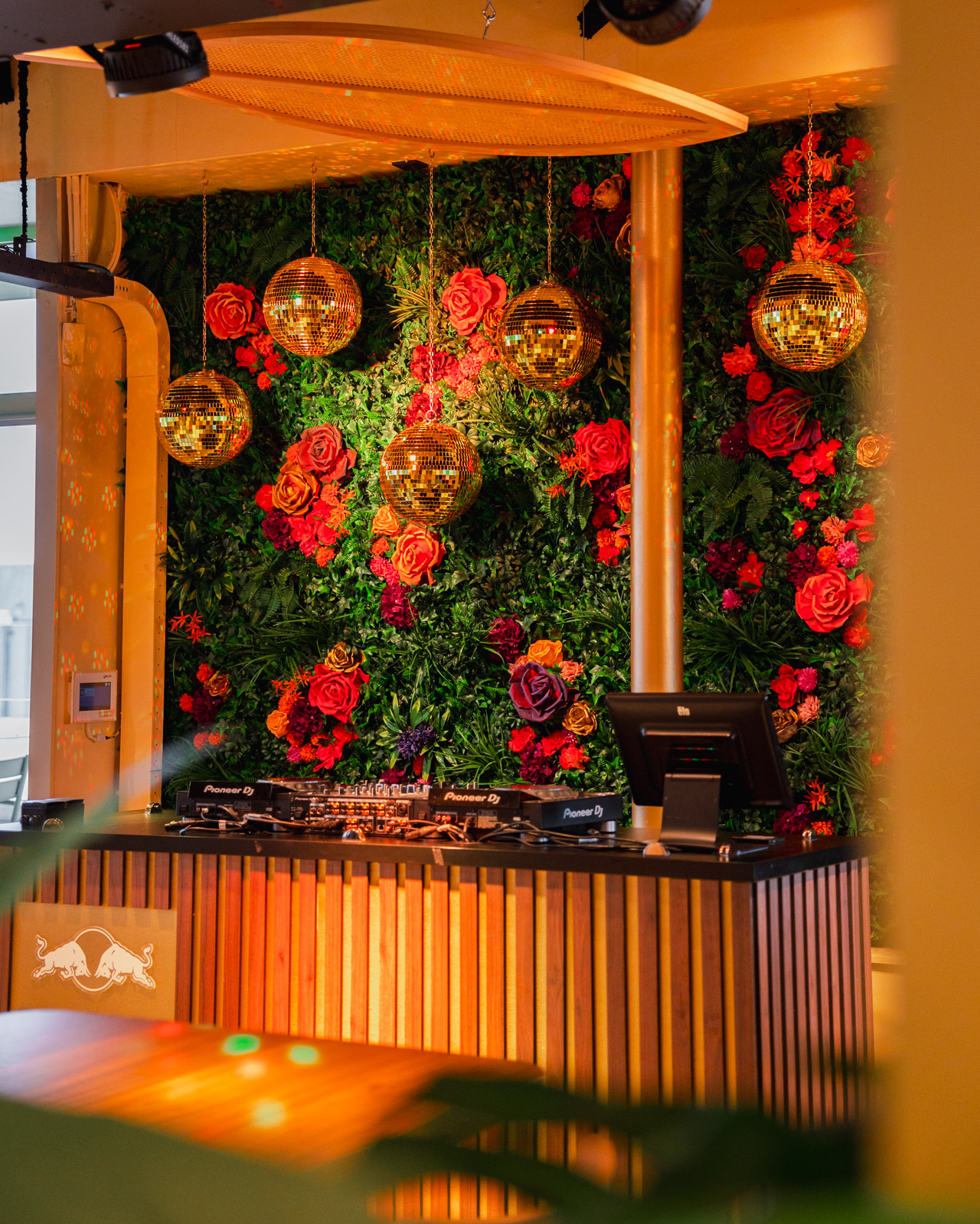 Binnenkijken bij Strøming: Tilburgs nieuwe rooftopbar op plek van ...