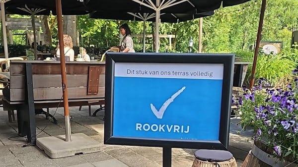 Tom Hamaekers over haatreacties na (deels) rookvrij maken terras De ...