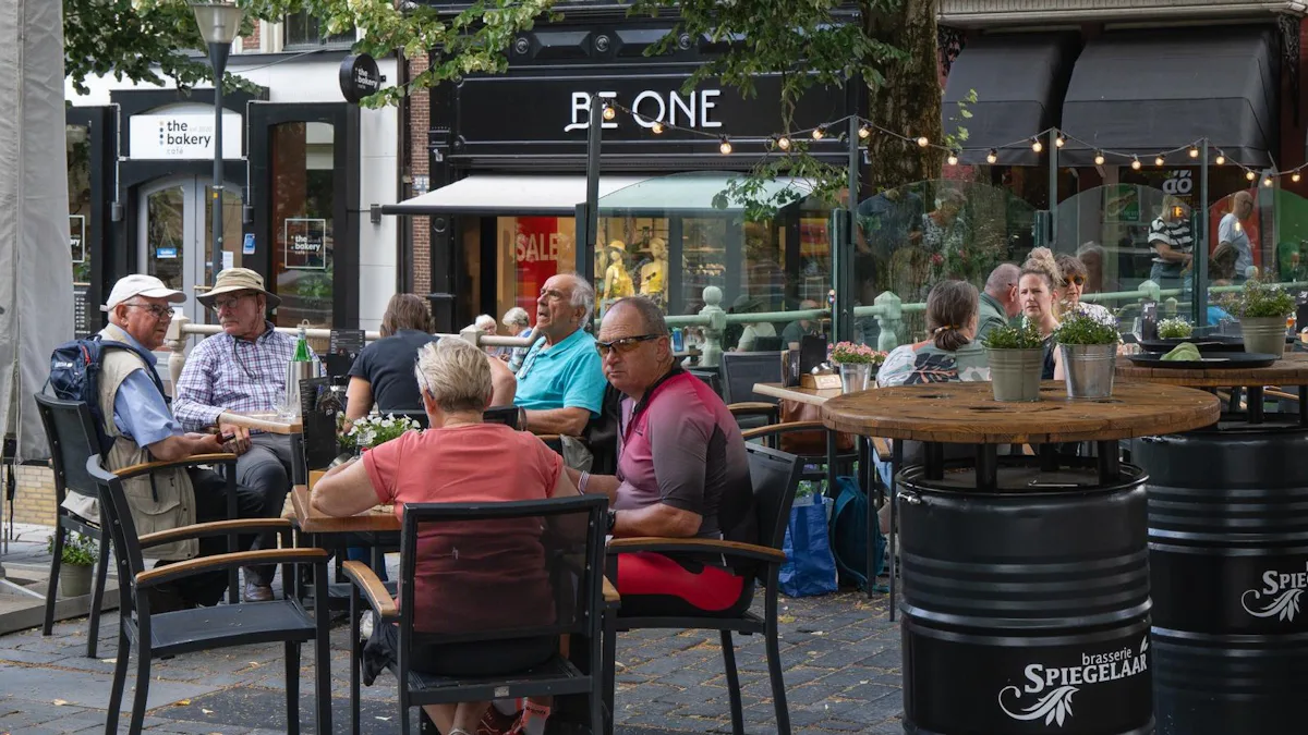 Waarom het terras van Brasserie Spiegelaar altijd vol zit: 'Wij hebben ...